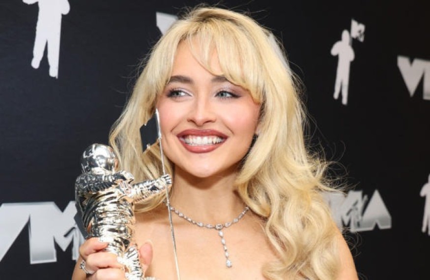 Sabrina Carpenter wins first-ever MTA VMAs trophy - Play Radio